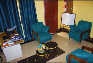 Dormitório compartilhado, 4 quartos, para fumantes, vista para a montanha | Parte interna