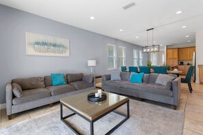 Casa (Multiple Bedrooms) | Parte interna