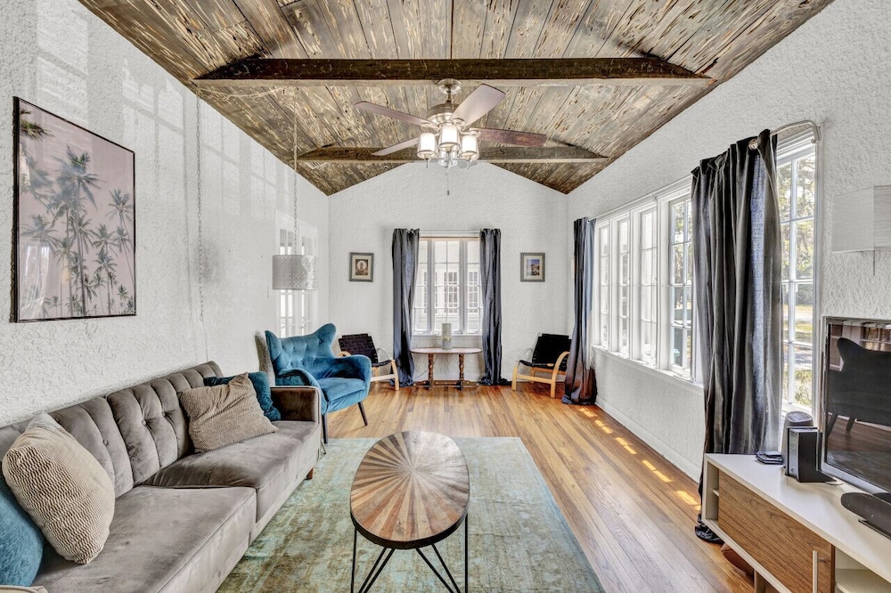 Spanish Beach Bungalow Mainhouse - Daytona Beach