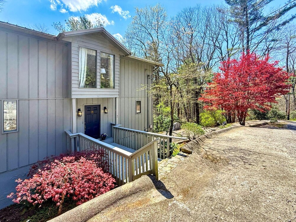 Higher Ground Pr827513 - Highlands, NC