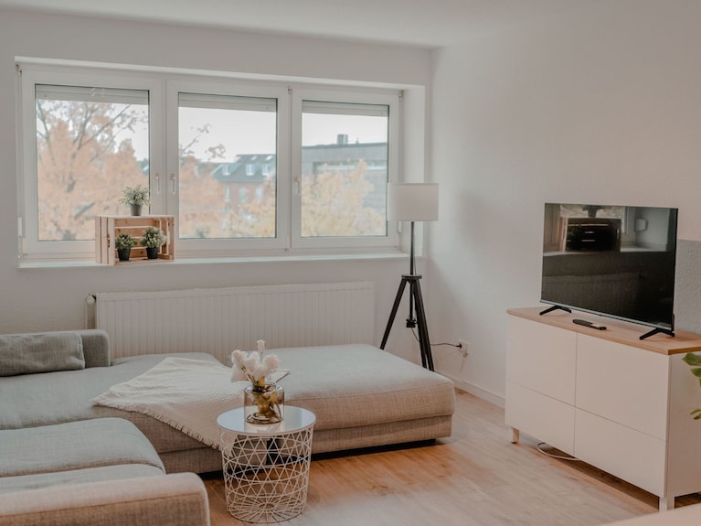 Apartment Mit Küche, Arbeitsplatz Und Xxl Sofa By Interhome - Neuss