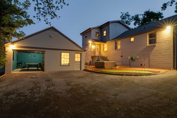 New Playground: Hot Tub, Games, And Broadway Buzz! - Nashville, TN