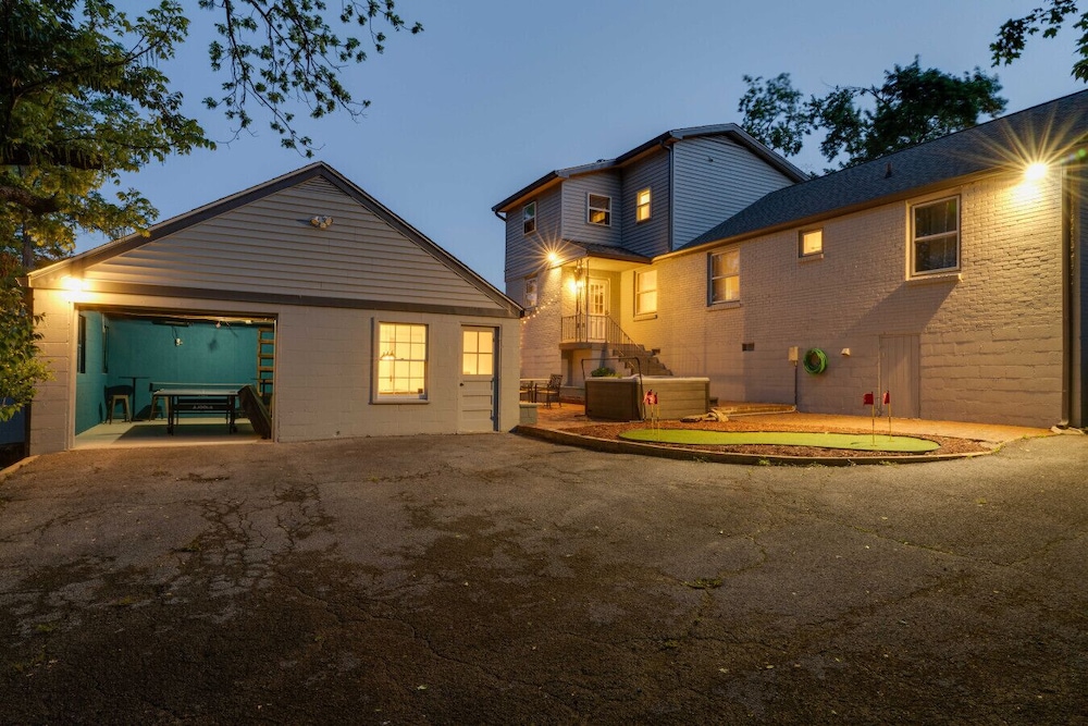 New Playground: Hot Tub, Games, And Broadway Buzz! - Nashville, TN