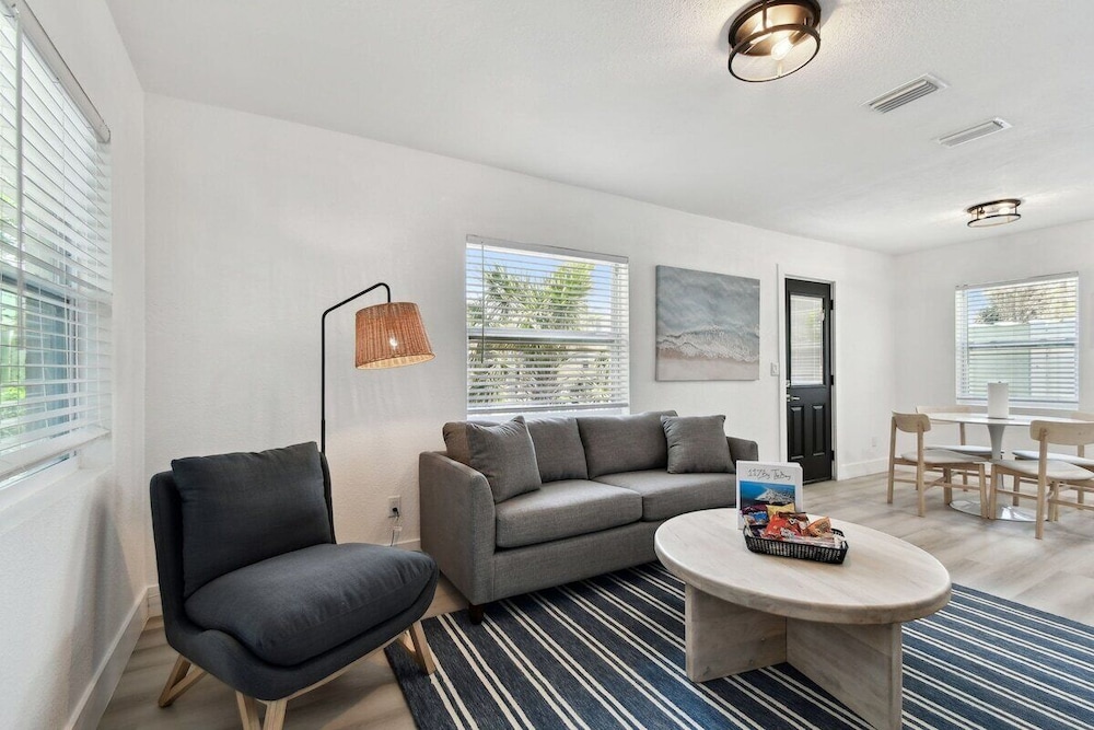 Treasure Island Retreat - South Pasadena, FL