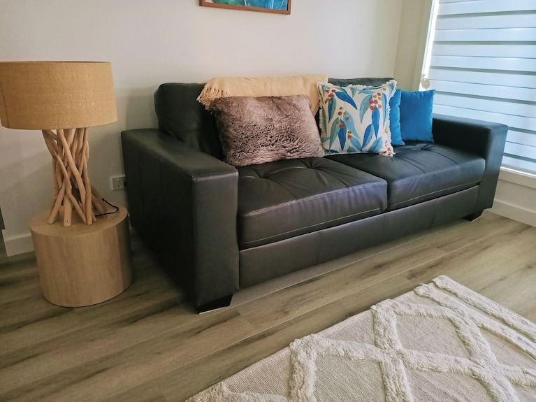 Cosy 1 Bedroom Unit With Separate Living Space, Laundry And Kitchen. - Launceston