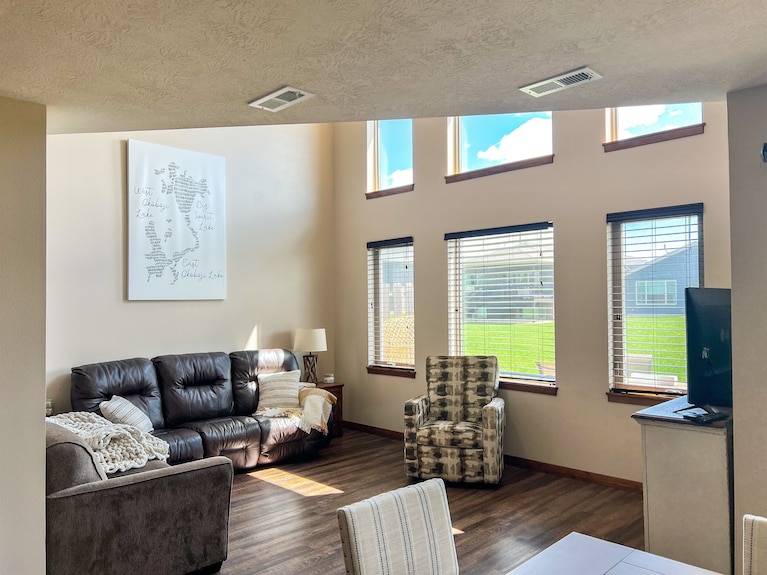 Your Okoboji Getaway: 3br, 2.5 Ba Bridges Bay Resort Cabin W/resort Amenities! - Iowa