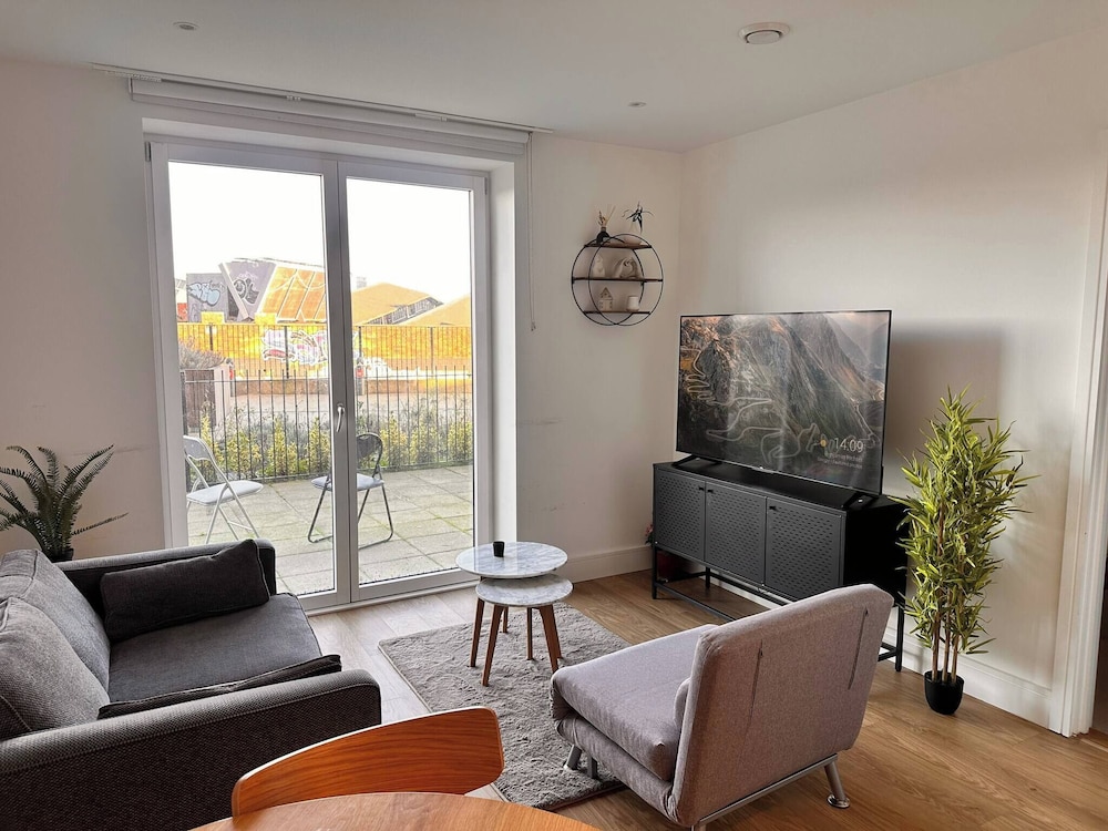 Cozy One Bedroom With A Big Balcony And Parking - Birmingham
