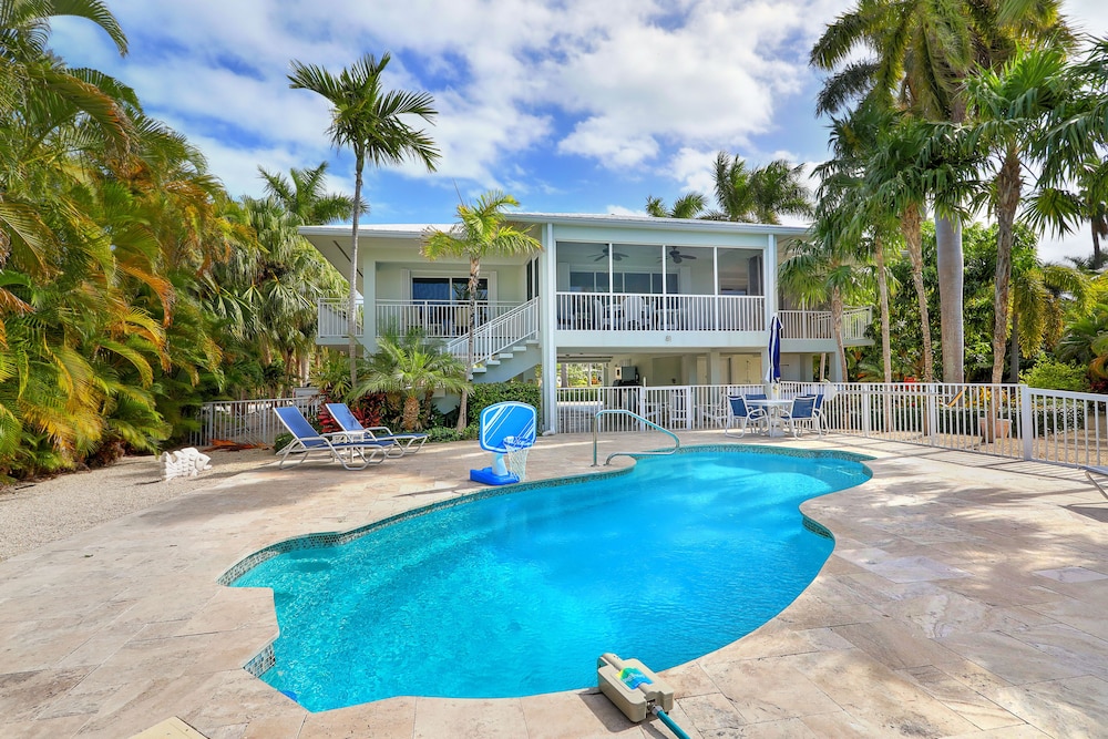 Waterfront Luxury Home With Pool And Boat Dock - Florida Keys