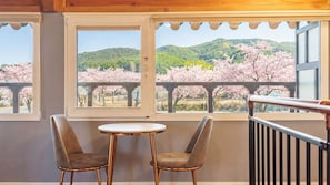 Quarto básico, 1 quarto (Gyeongsa (Private / Indoor Pool)) | 1 quarto, Wi-Fi de cortesia