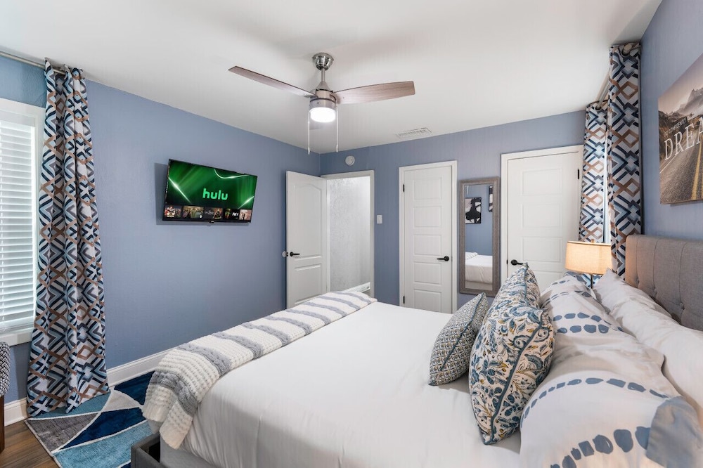 Rare Exclusive Retreat Private Hot Tub King Bed - Arlington, TX