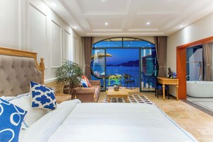 Quarto Duplo de Luxo | Secretária, cortinas/cortinados opacos, quartos insonorizados 