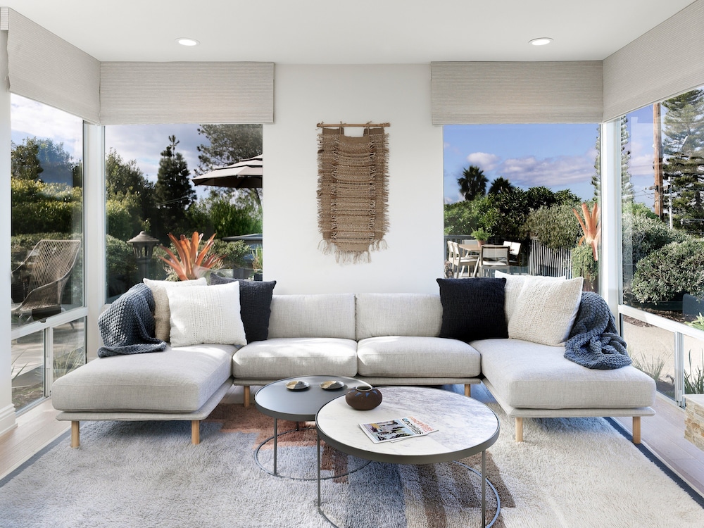 327 Hillcrest Drive - Encinitas, CA