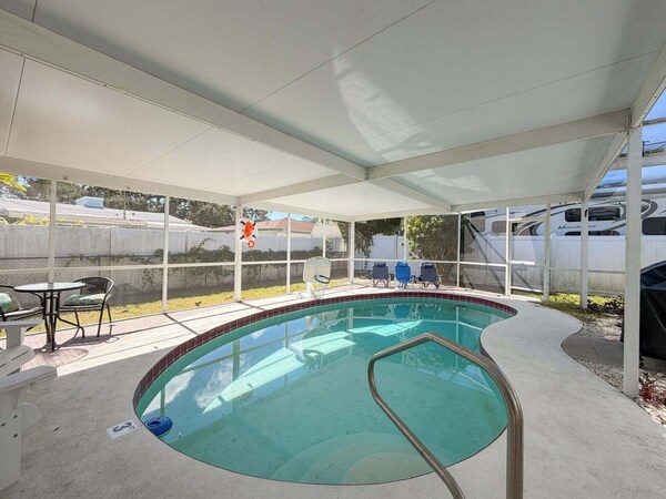 Largo Pool House And Firepit - Indian Rocks Beach, FL
