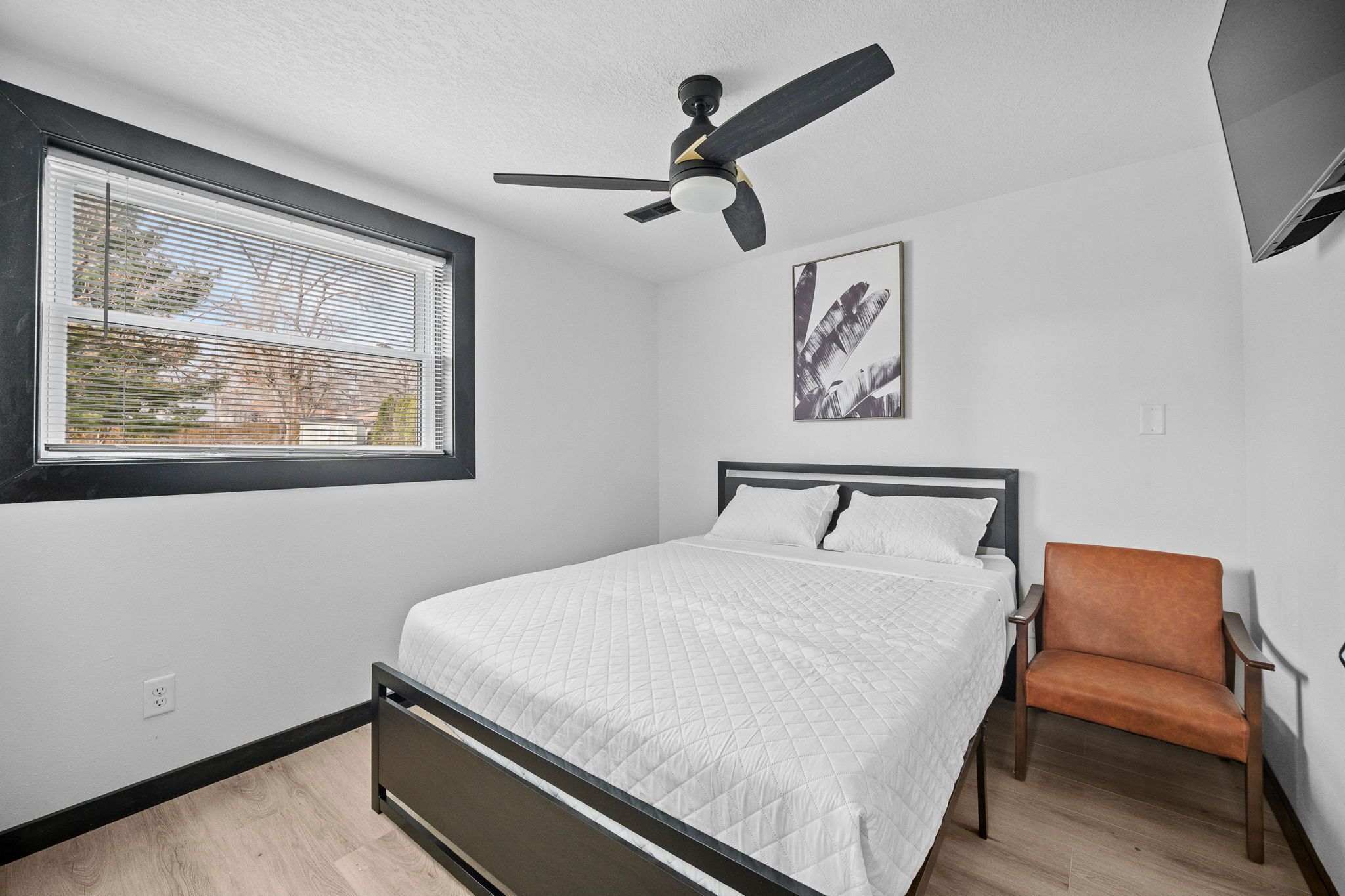 Central Location  Four Bedrooms  Modern Open Layout  Game Room - Des Moines, IA