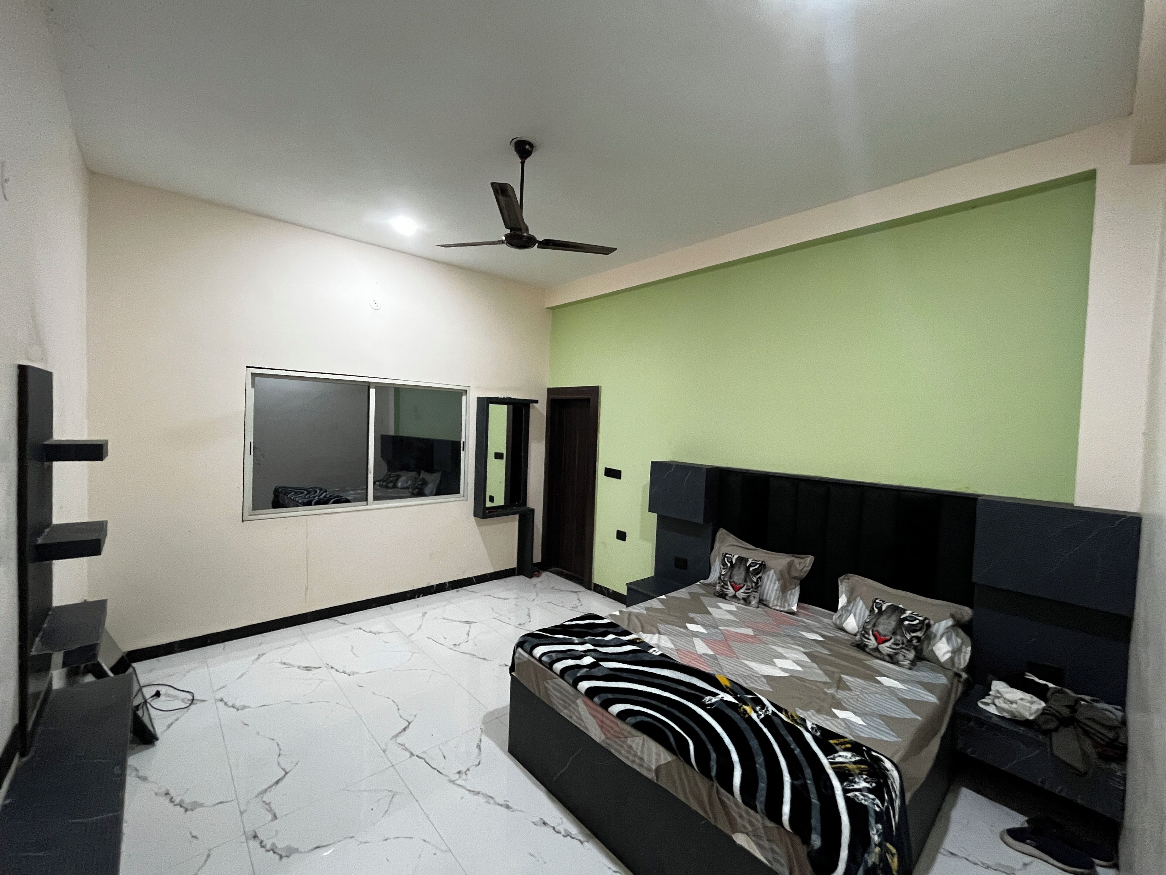 Quarto casal ou duplo conforto, vista para a cidade | Escrivaninha, espaço de trabalho para notebook, Wi-Fi de cortesia