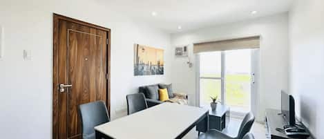 Quarto Duplo, varanda, vista para o mar | Sala de estar