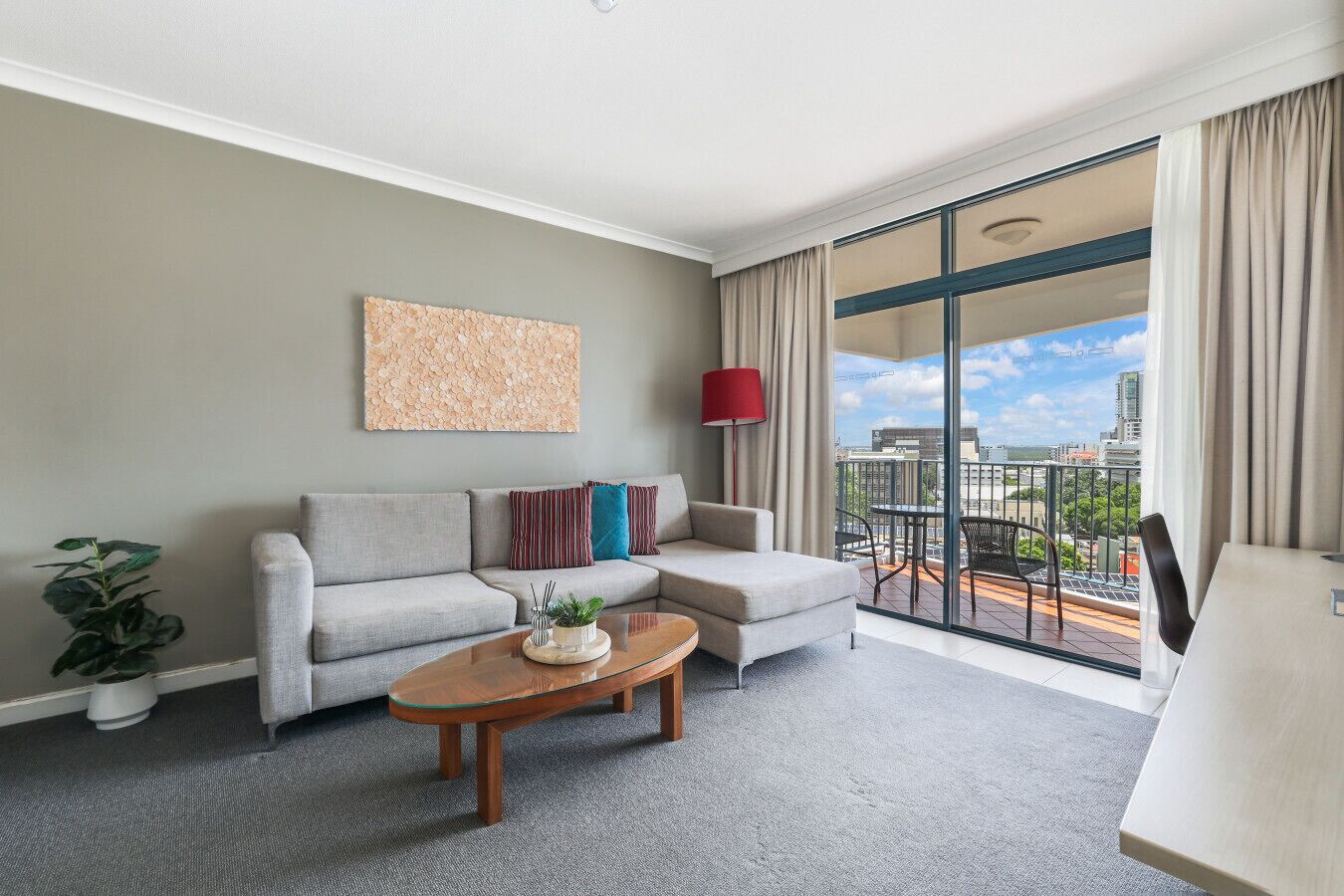 Top Floor Tropical Escape | Pool | King Bed | Balcony - Darwin