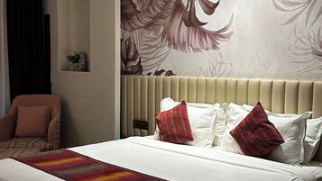 Quarto Duplo Superior, Vista para a cidade | Secretária, secretária adequada para computadores portáteis