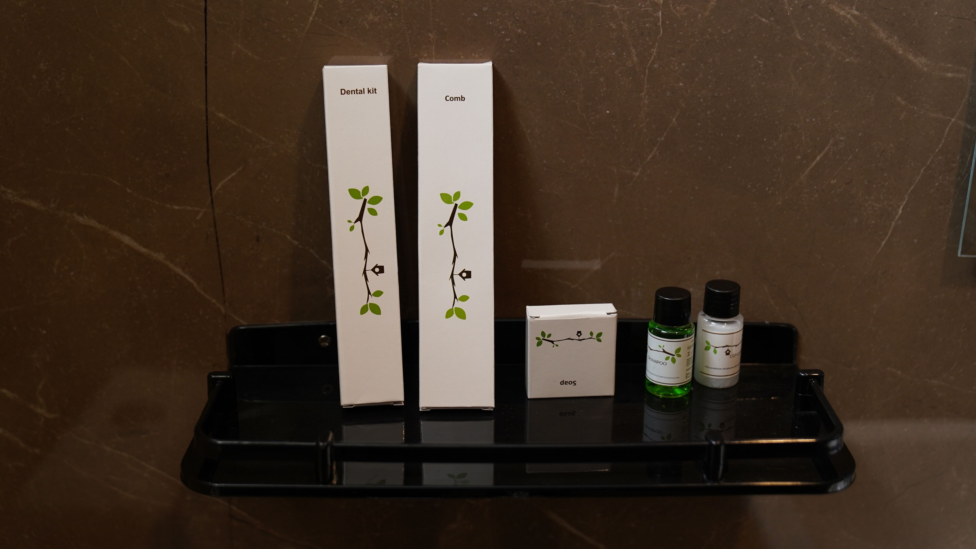 Quarto Individual Deluxe, Vista para a cidade | Comodidades da casa de banho | Um polibã, toalhas fornecidas, sabão, champô 