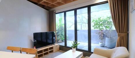 Apartamento, vista para a cidade | Área de estar