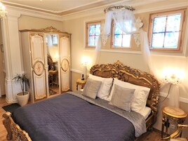 Quarto com design assinado | Individualmente decorados, ferros/tábuas de passar roupa