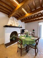 Apartamento, sacada, vista para o jardim | Opções para refeição