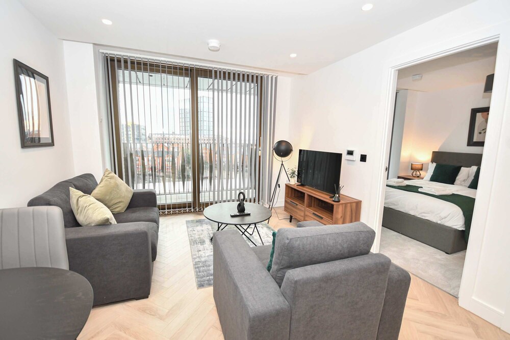 Contemporary Flat in Central Manchester w Balcony - Manchester | Vrbo