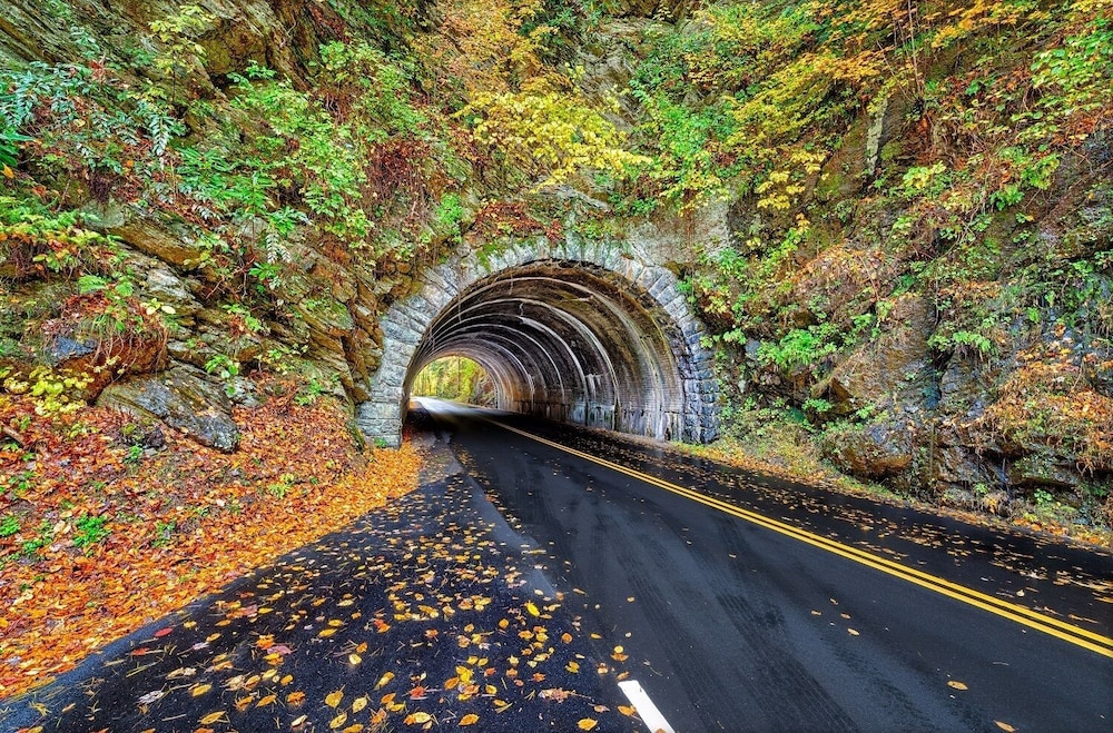 Legend Crest Lodge – Upscale Mountain Retreat w/ Indoor Pool, Views ...