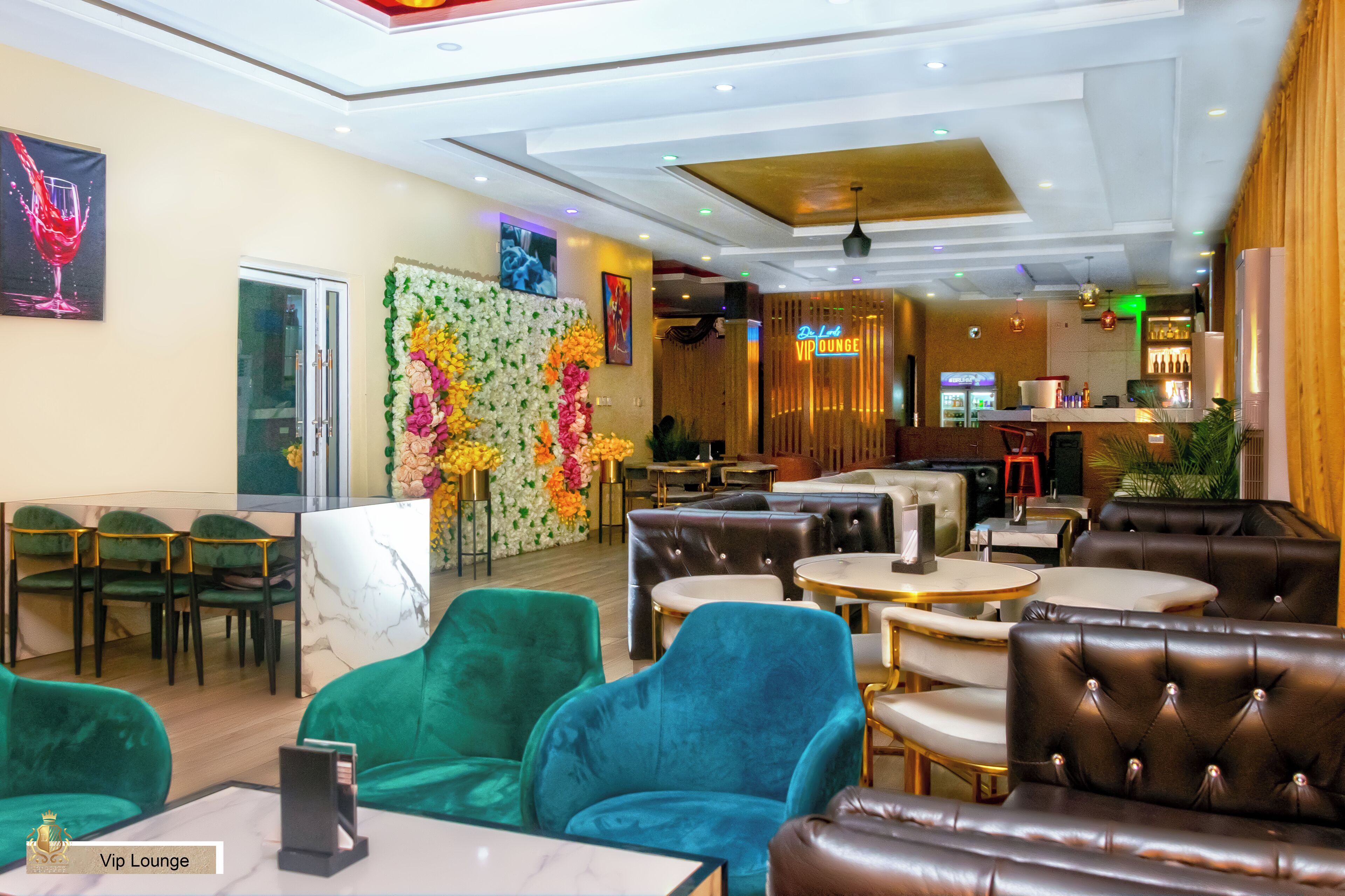 3 bares/lounges