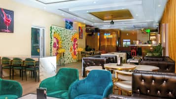 3 bares/lounges