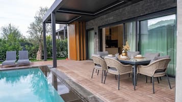 Vila luxo, vista parcial para o mar | Piscina