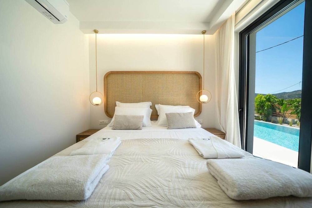 Peacful Villa Olira, private pool & jacuzzi, BBQ Reviews, Deals ...