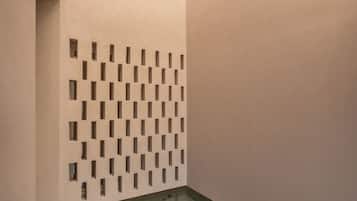 Piscina exterior sazonal, guarda-sóis, espreguiçadeiras