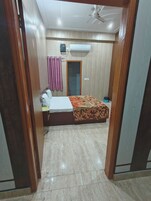 Quarto casal standard | Ferros/tábuas de passar roupa, Wi-Fi de cortesia