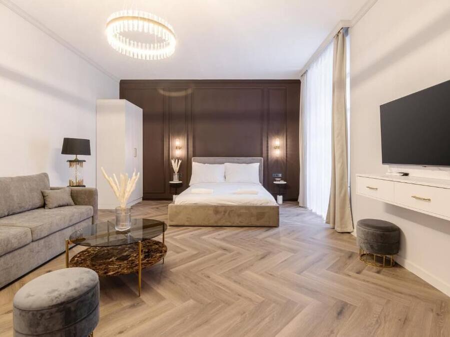 Apartamento Superior, 1 cama queen-size e sofá-cama | Sala de estar | Televisor LCD