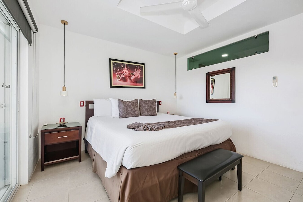 (Strawberry) The Queen`s Ruby, 9BN3 Reviews, Deals & Photos 2026 - Stayz