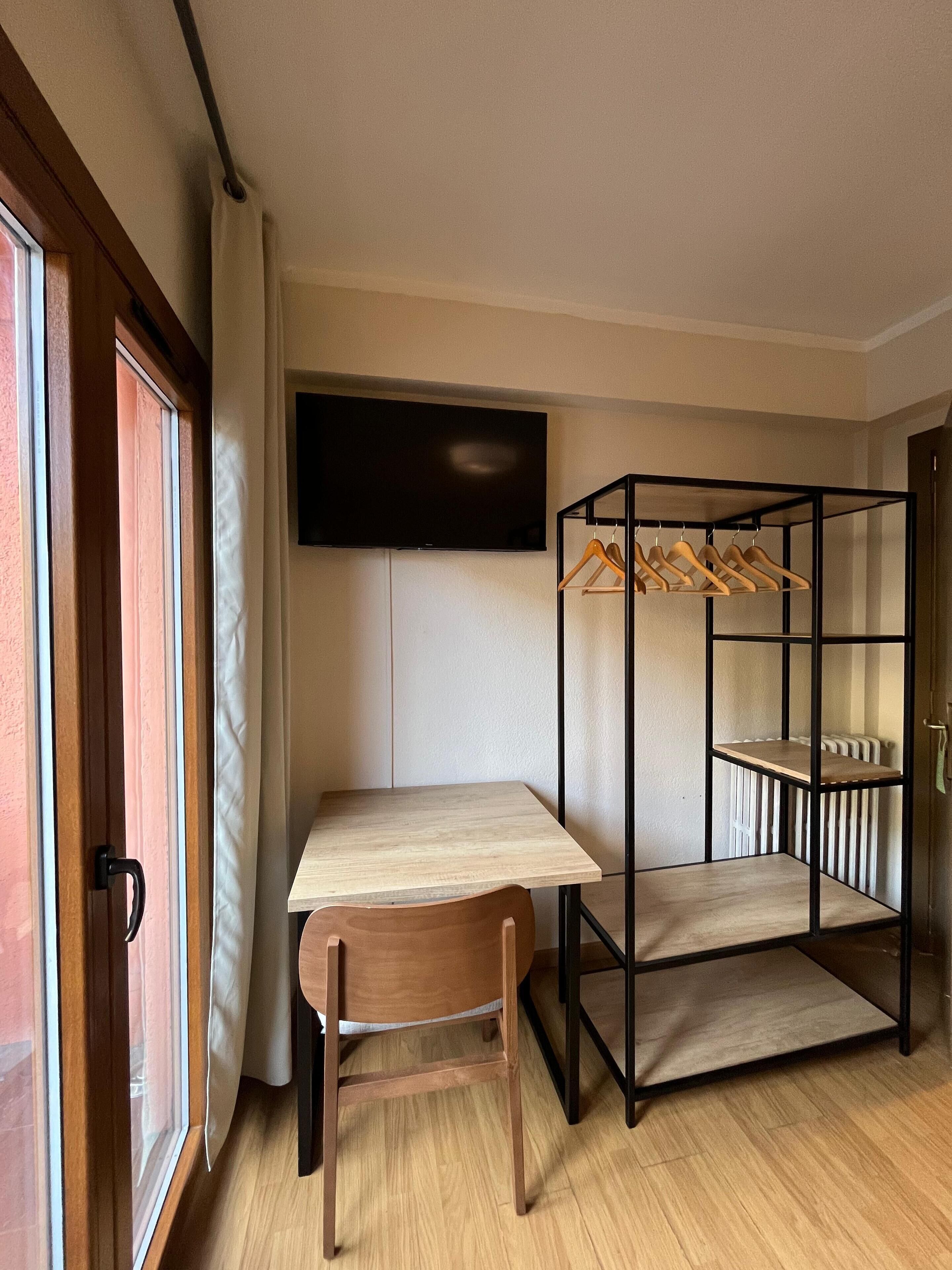 Quarto casal ou duplo superior, sacada, vista para a montanha | Parte interna