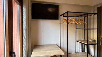 Quarto casal ou duplo superior, sacada, vista para a montanha | Parte interna