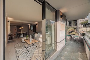 Apartamento, 5 quartos (301) | Varanda