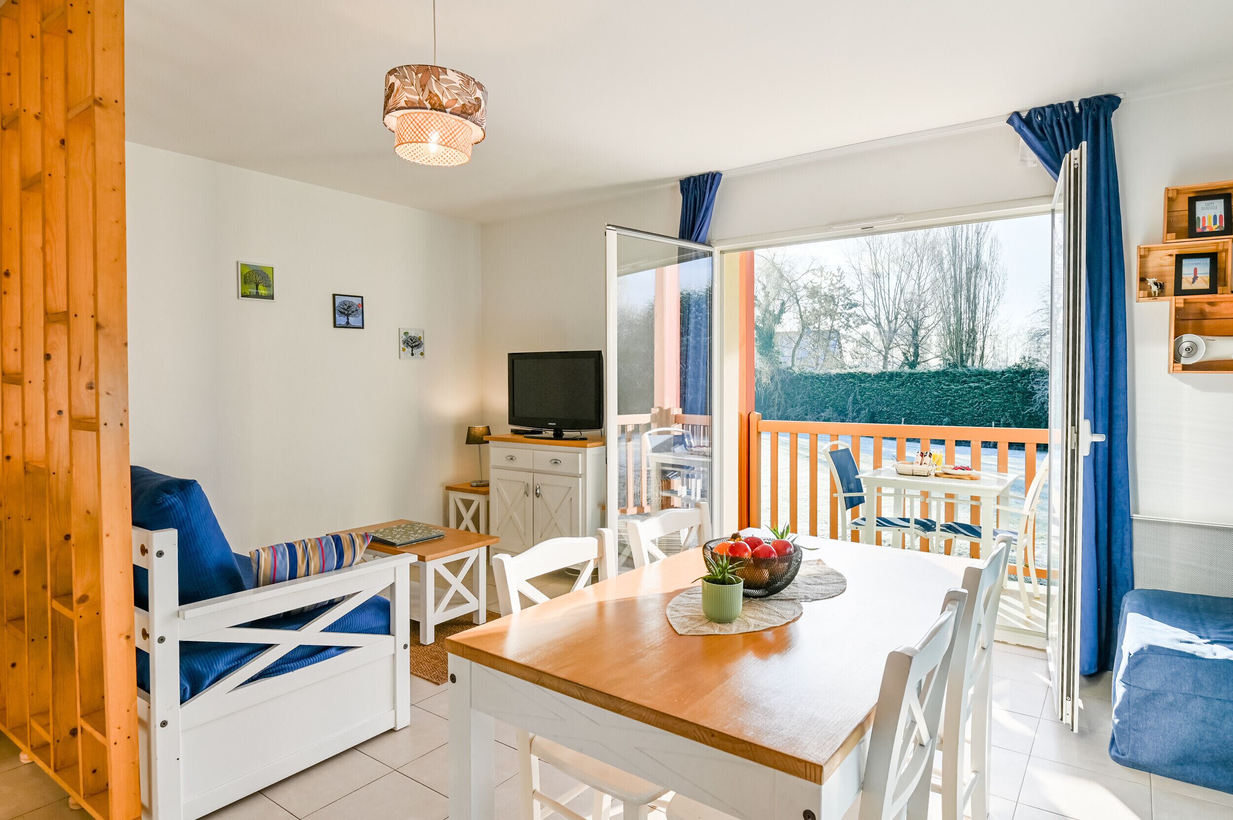 Between Land And Sea, At The Gates Of Deauville - Honfleur