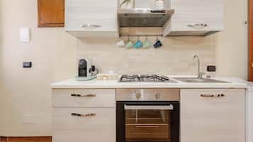 Casa conforto, 1 cama de casal e sofá-cama, cozinha, vista para a cidade | Cozinha privada | Micro-ondas, fogão, cooktop, cadeirão de bebê