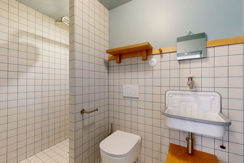 Joivy Pleasant 1-bed Flat W/ Shared Courtyard - Paris