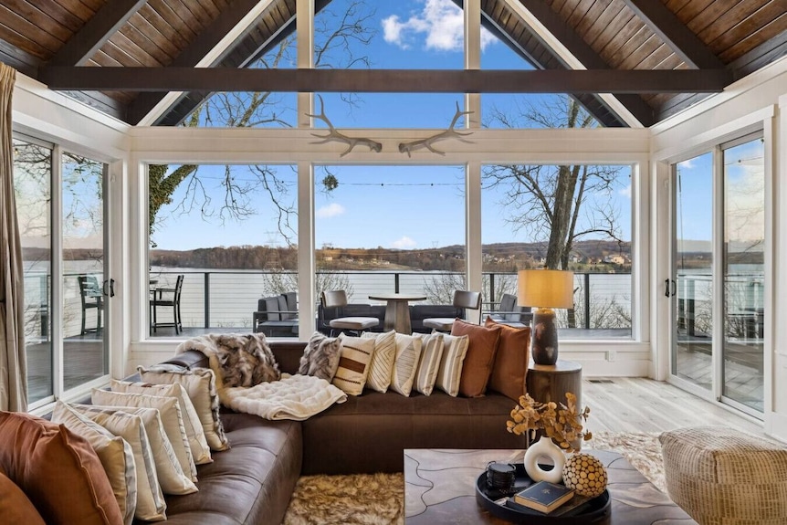 Luxury Lakefront Retreat 30 Mins From Nashville - Lebanon, TN