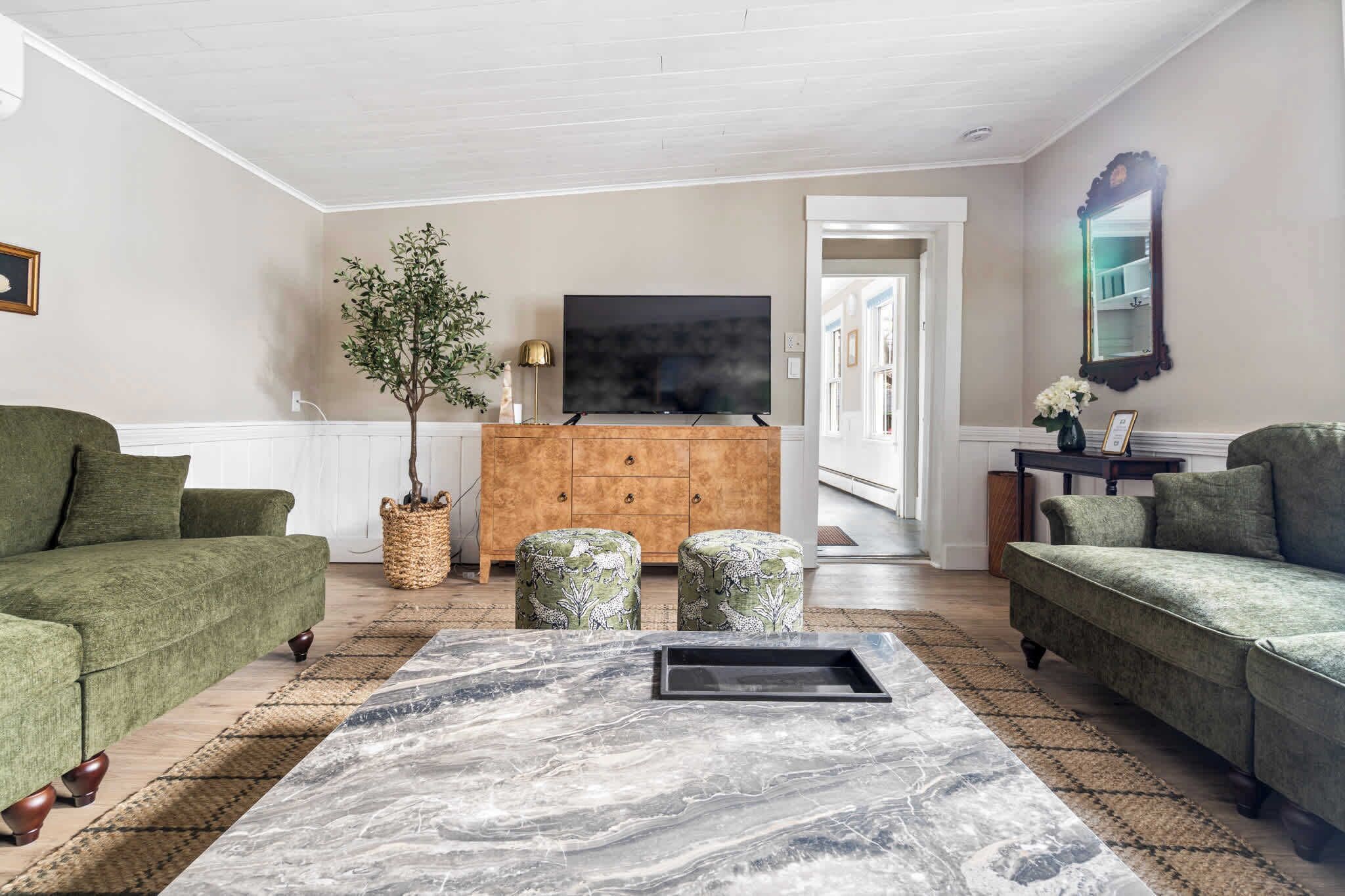 The Curator's Retreat For 8 - Kennebunk, ME