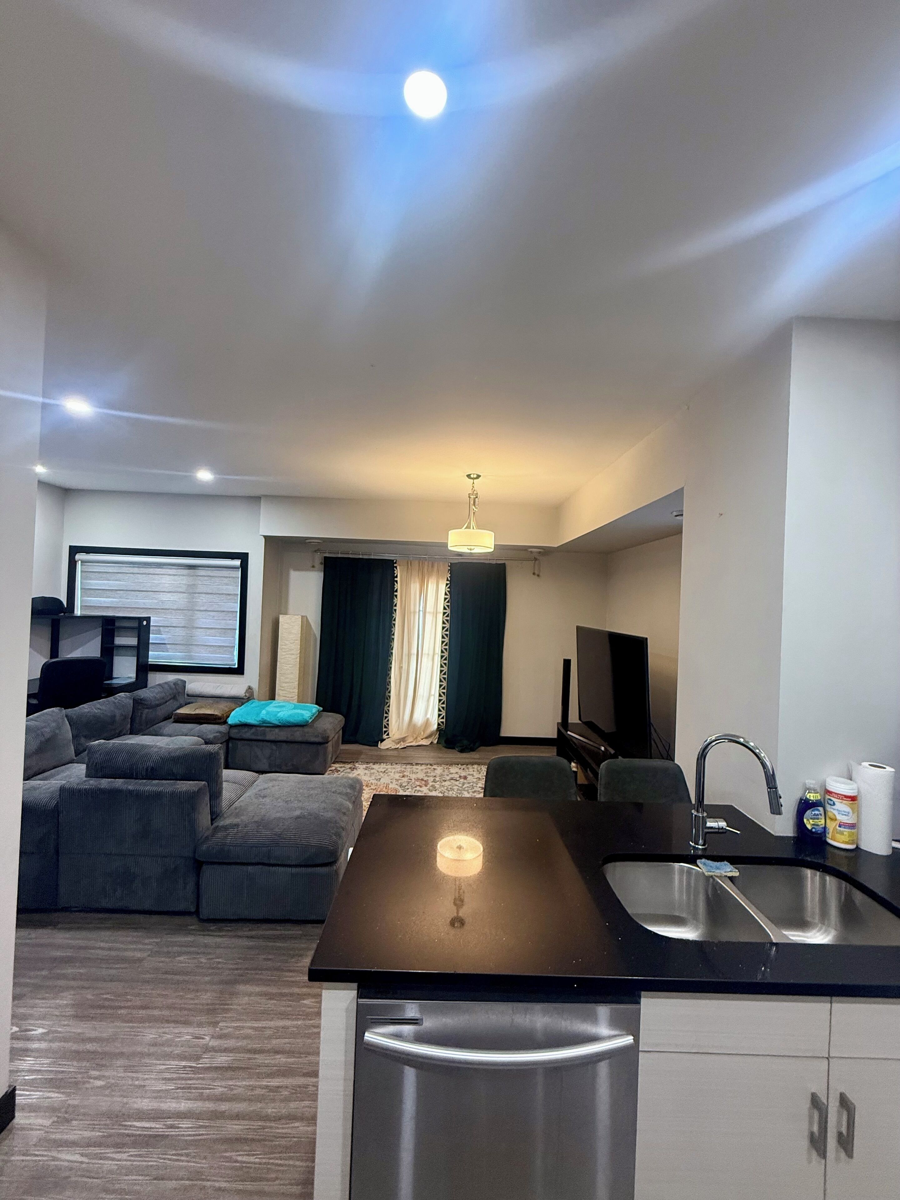 2 Bedroom Luxury Suite Close To Everything. - Winnipeg