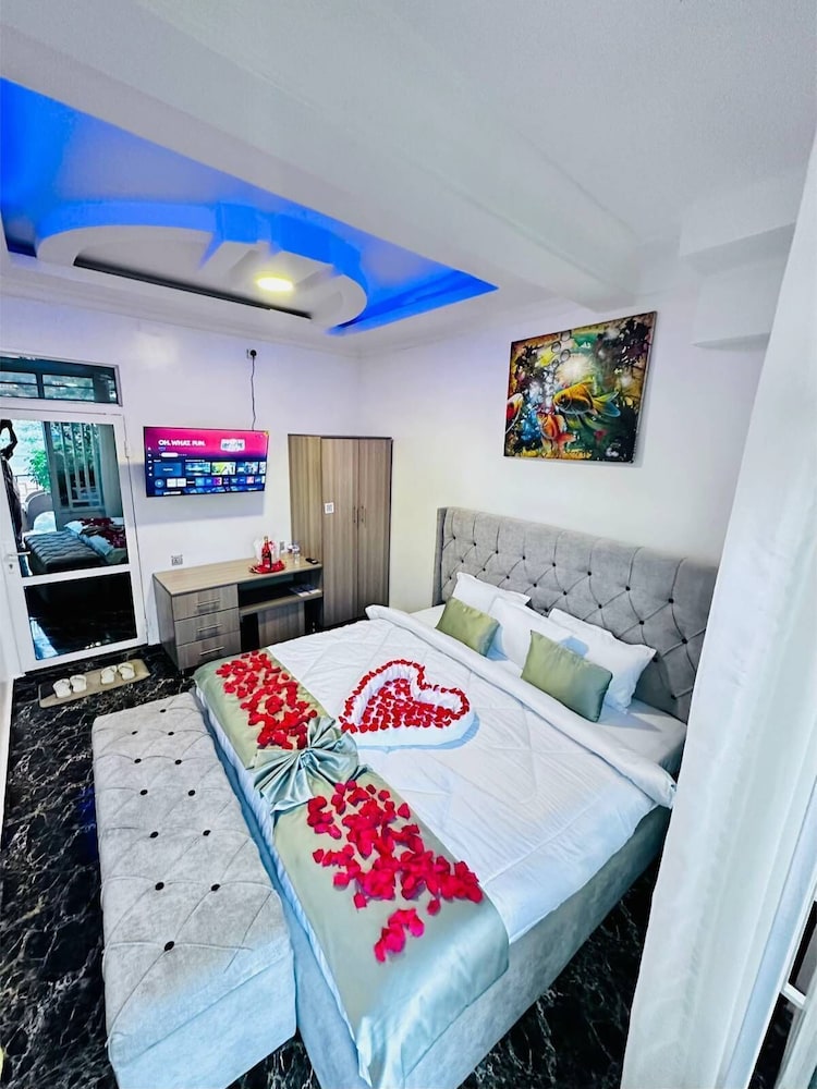 Apartment 5 - El Classico Apartments Reviews, Deals & Photos 2026 - Stayz