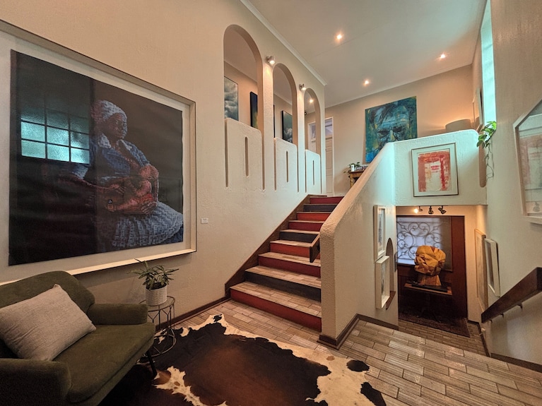 Superb 5-bedroom Bed & Breakfast With Ac In Randburg - Johannesburg