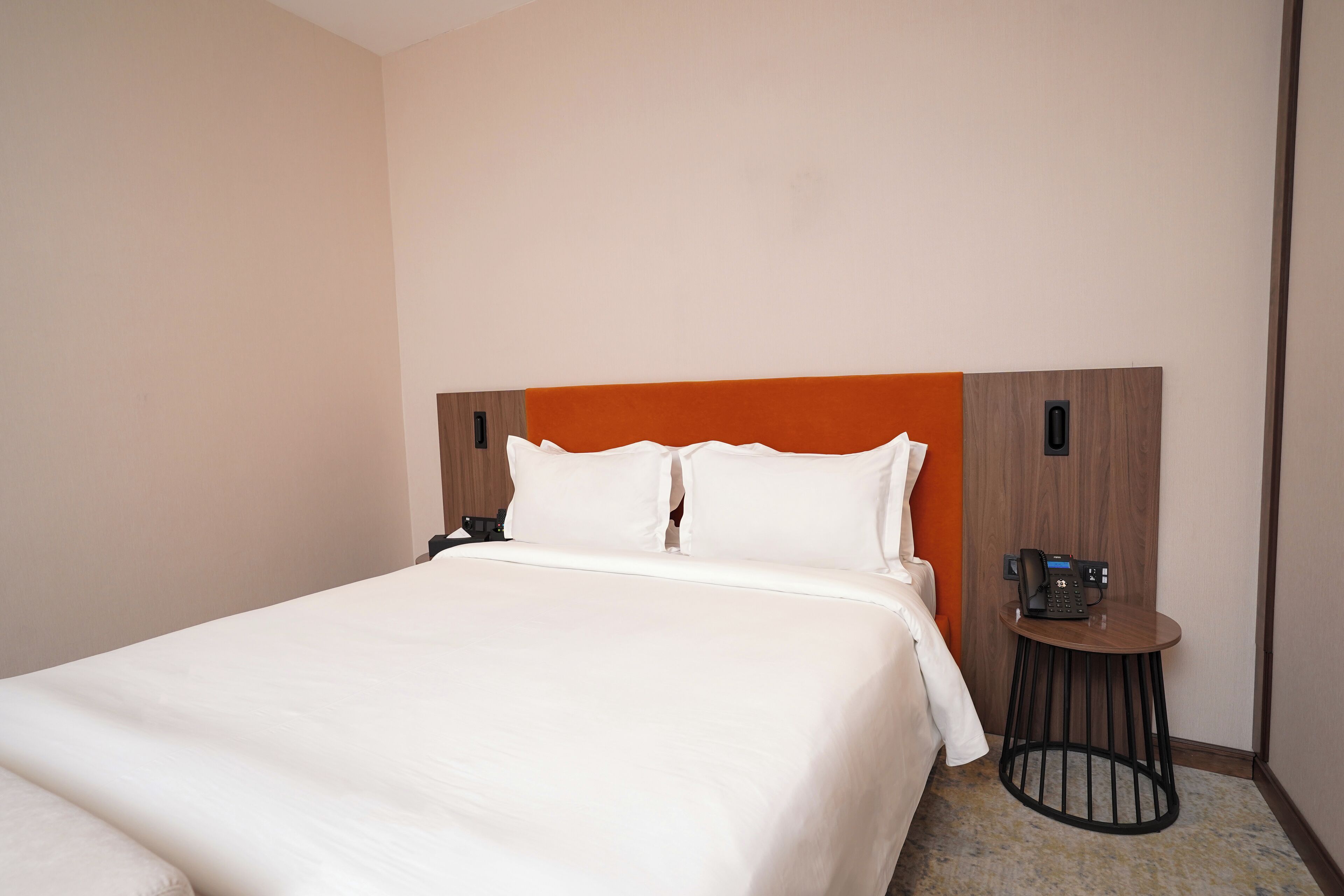 Quarto casal standard, vista para a cidade | Cortinas blackout, ferros/tábuas de passar roupa, Wi-Fi de cortesia