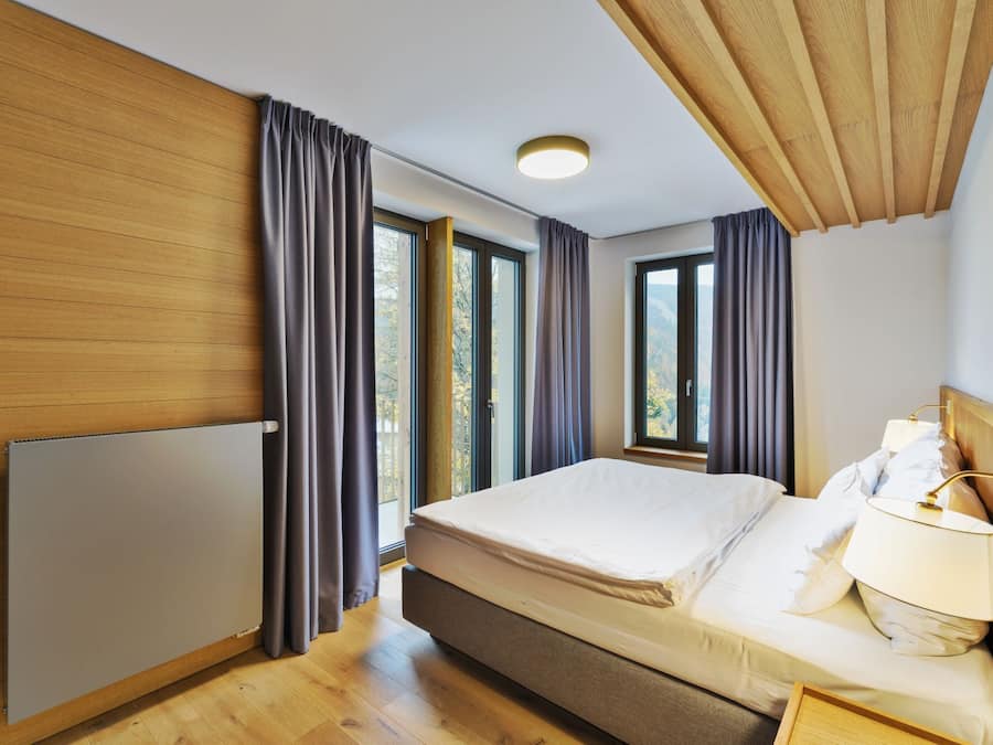 Cofre com capacidade para portátil, secretária, quartos insonorizados