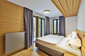 Cofre com capacidade para portátil, secretária, quartos insonorizados 